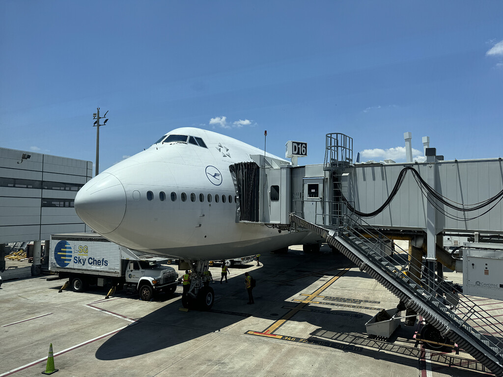 LH 440 FRA - IAH, 747的头等, First Class Terminal, 电脑忘飞机上了 - 第 2 页 - 航空常旅客 ...